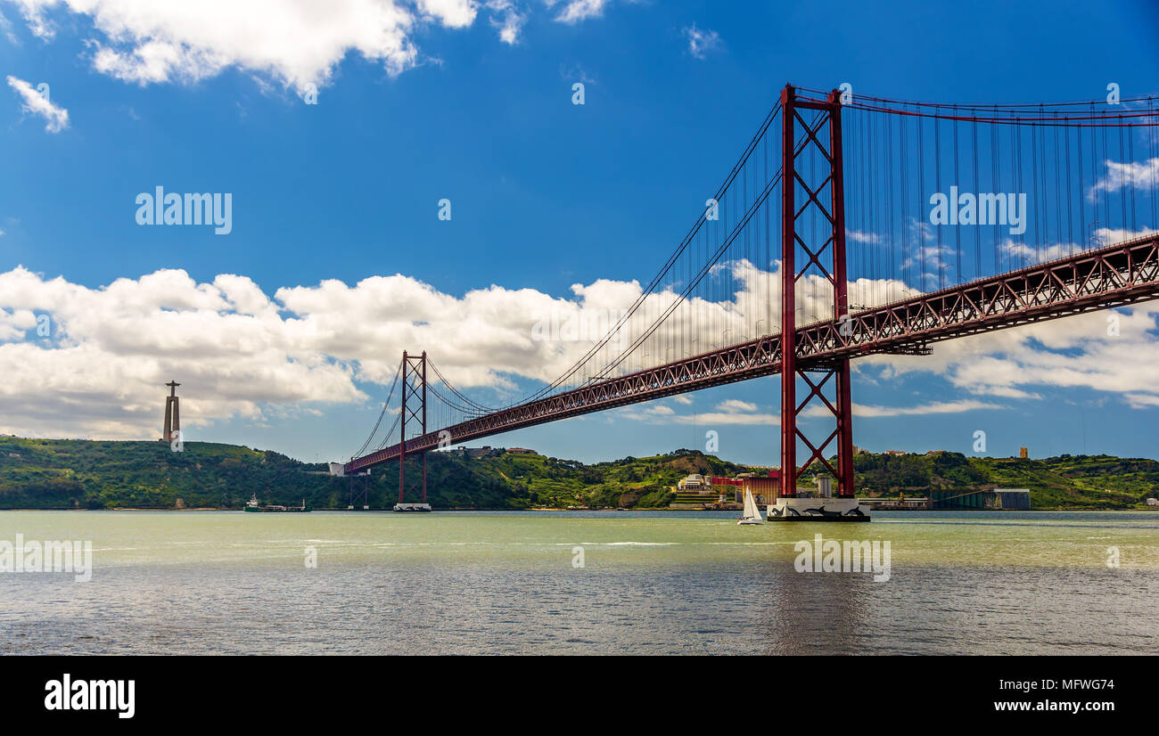 Red bridge lisbon hi-res stock photography and images - Alamy
