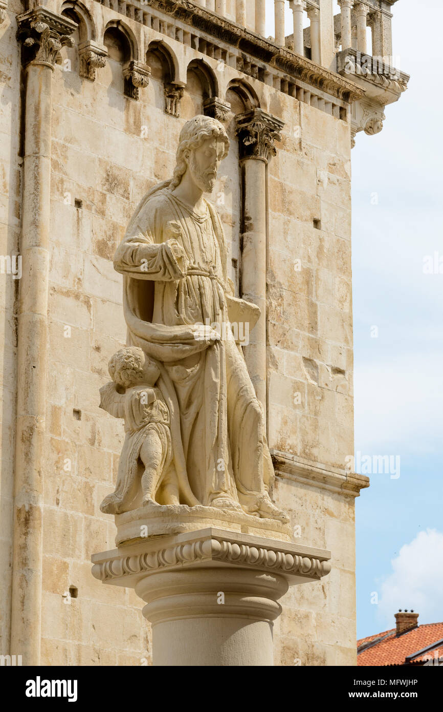 Statue on the Cathedral of St. Lawrence (Katedrala Sv. Lovre), a Roman ...