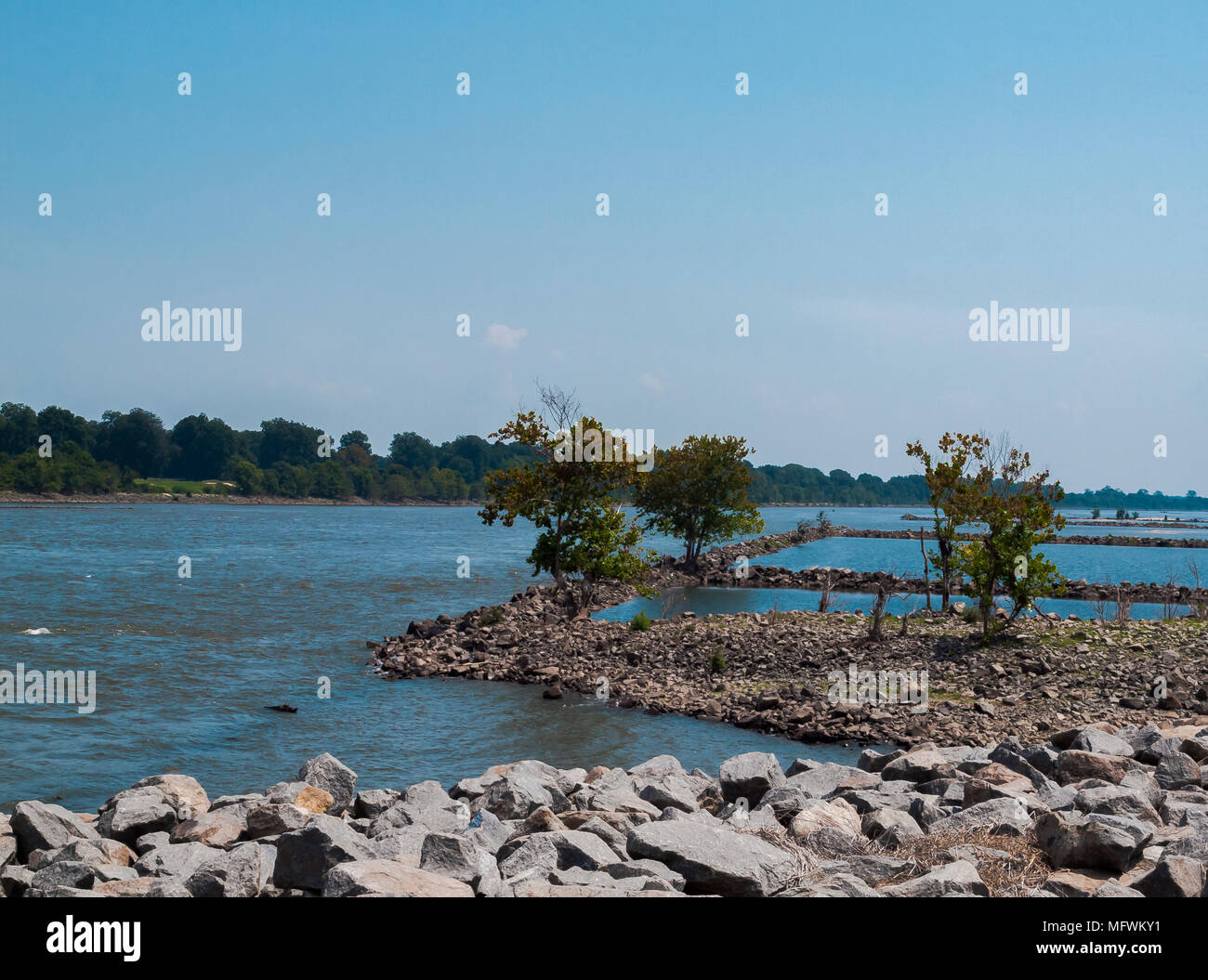 Bank rocks hi-res stock photography and images - Alamy