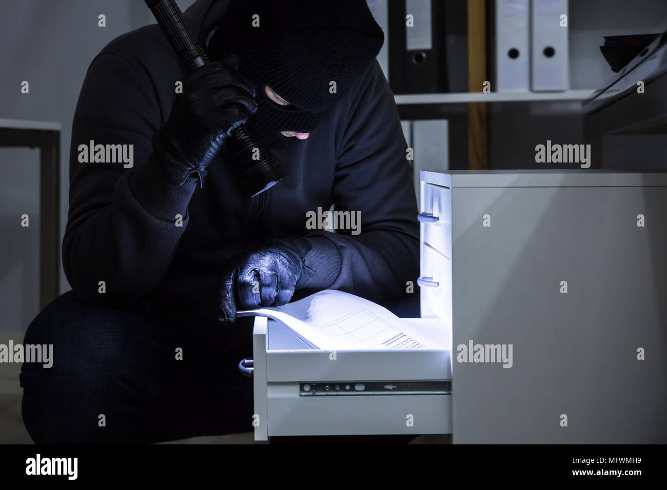 Thief burglar hi-res stock photography and images - Alamy