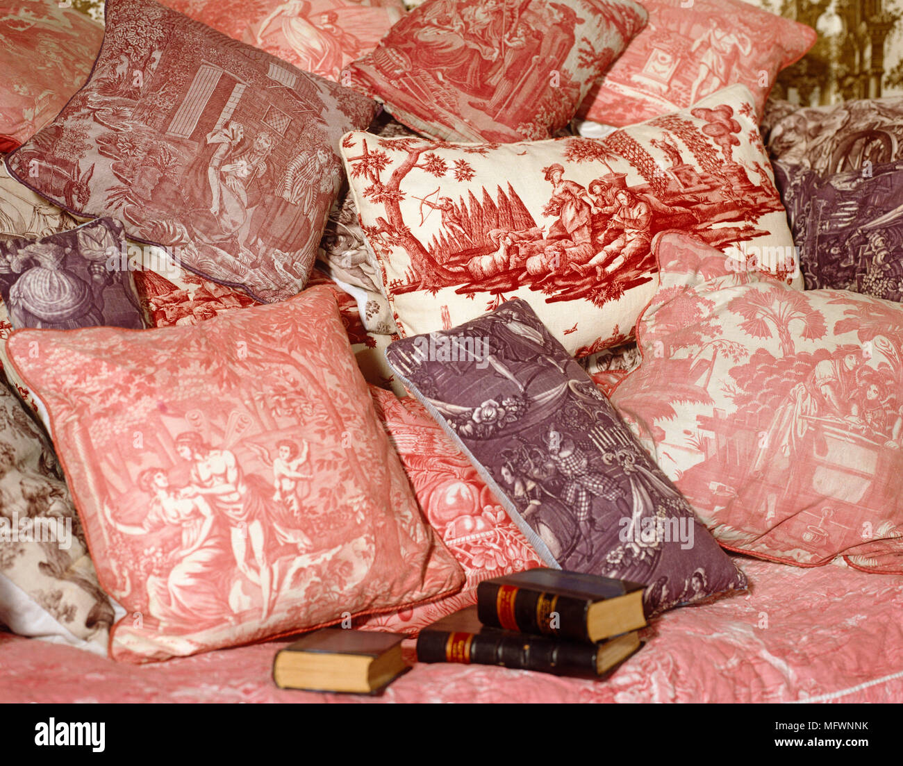 Toile de jouy hi-res stock photography and images - Alamy