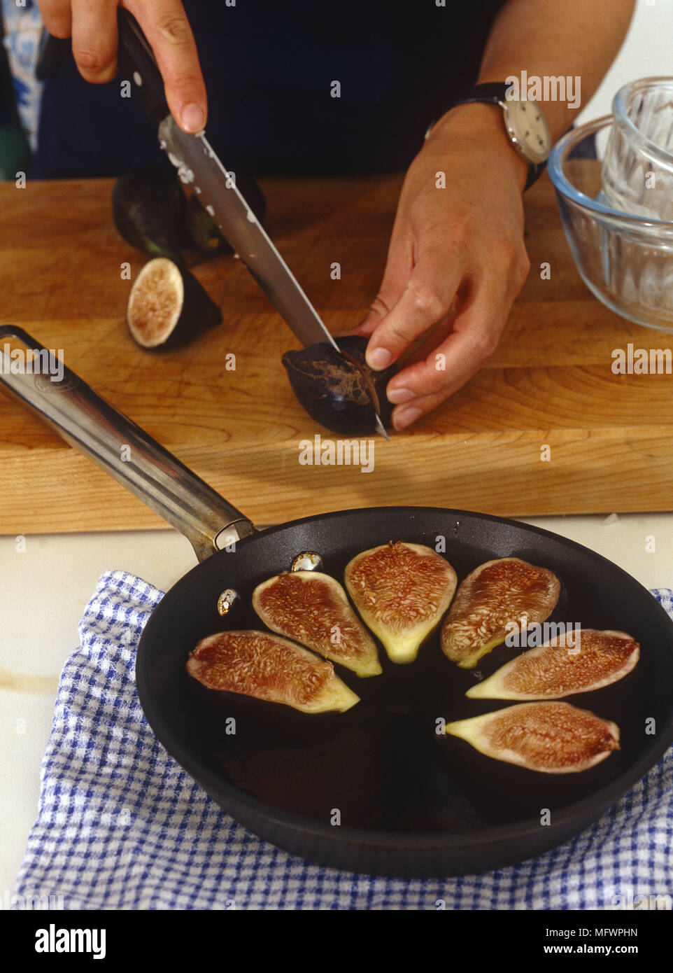 Person cutting fresh figs in half Stock Photo - Alamy