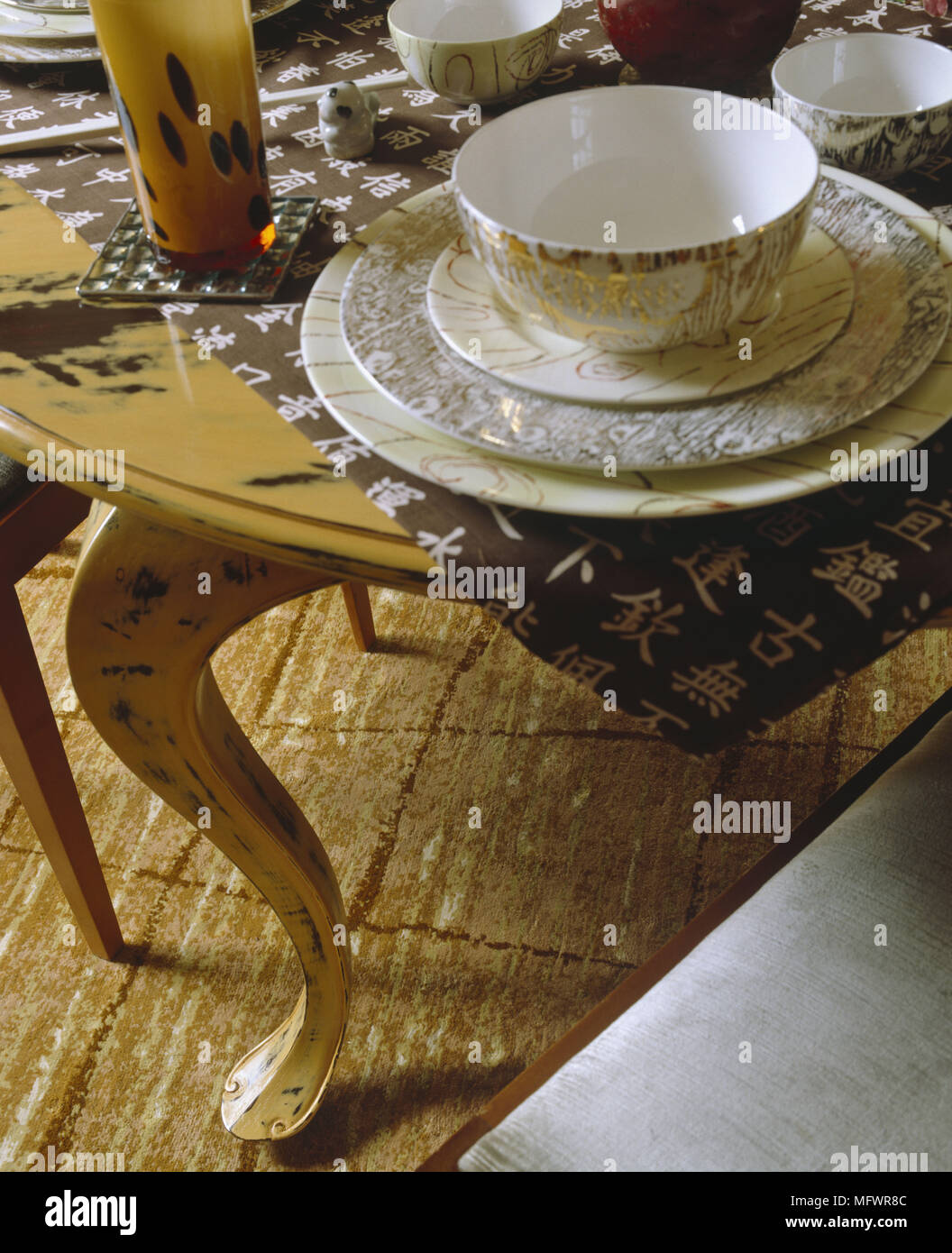 Curved plates hi-res stock photography and images - Alamy