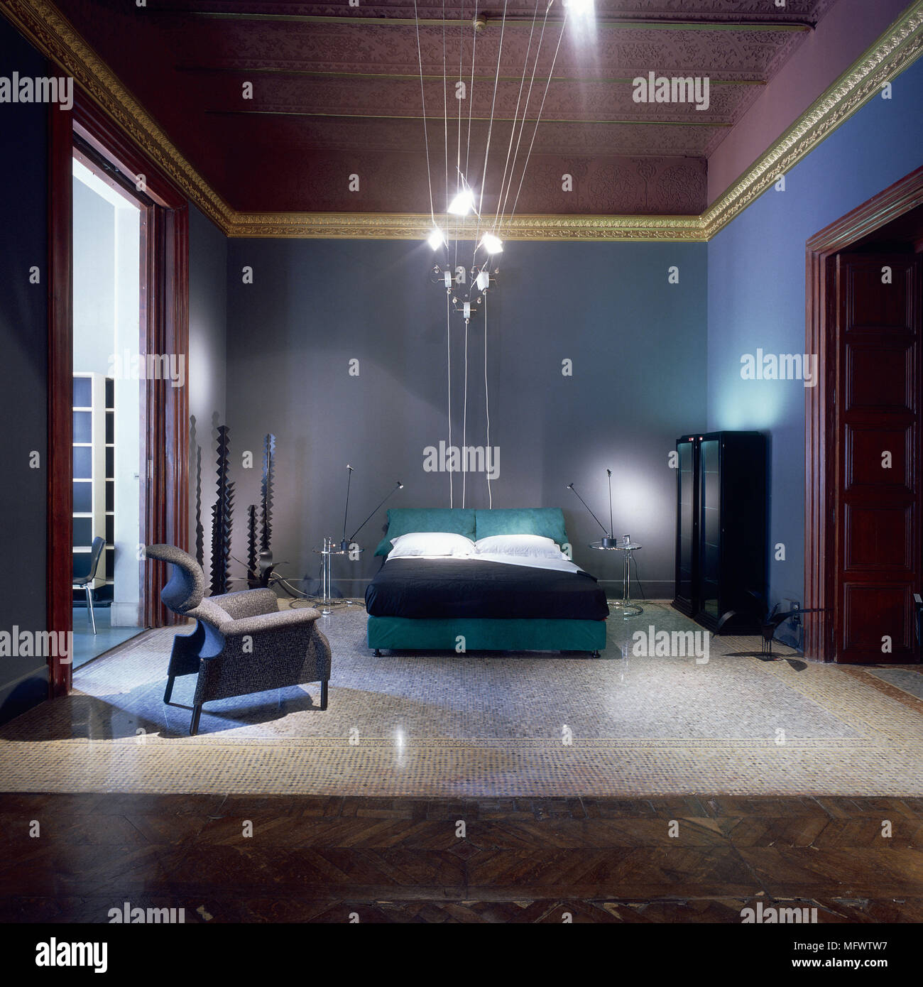 Dramatically lit hi-res stock photography and images - Alamy