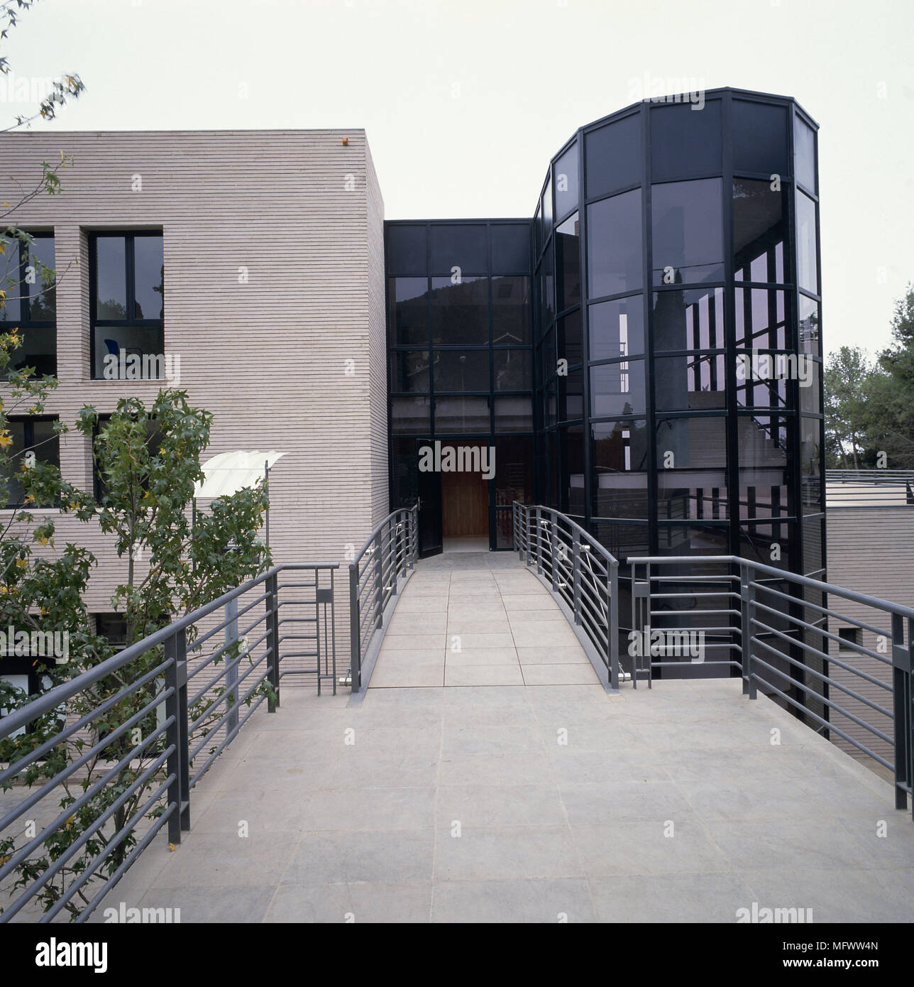 View bridge connected office building hi-res stock photography and ...