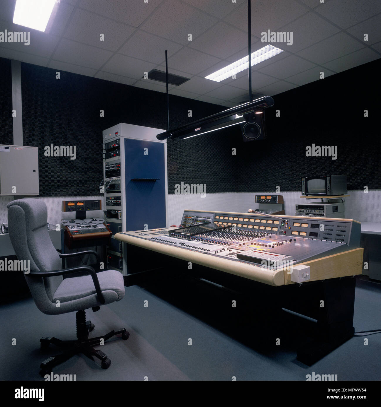 Broadcasting machine hi-res stock photography and images - Alamy