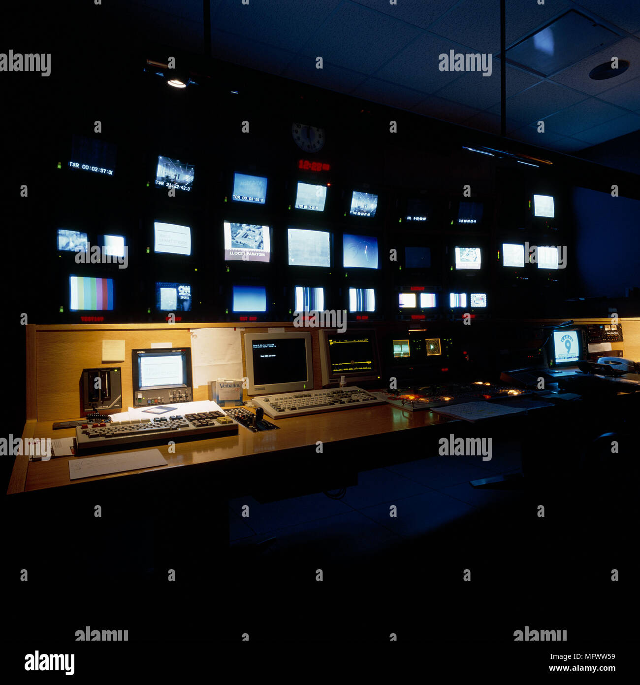 Tv studio screens hi-res stock photography and images - Alamy