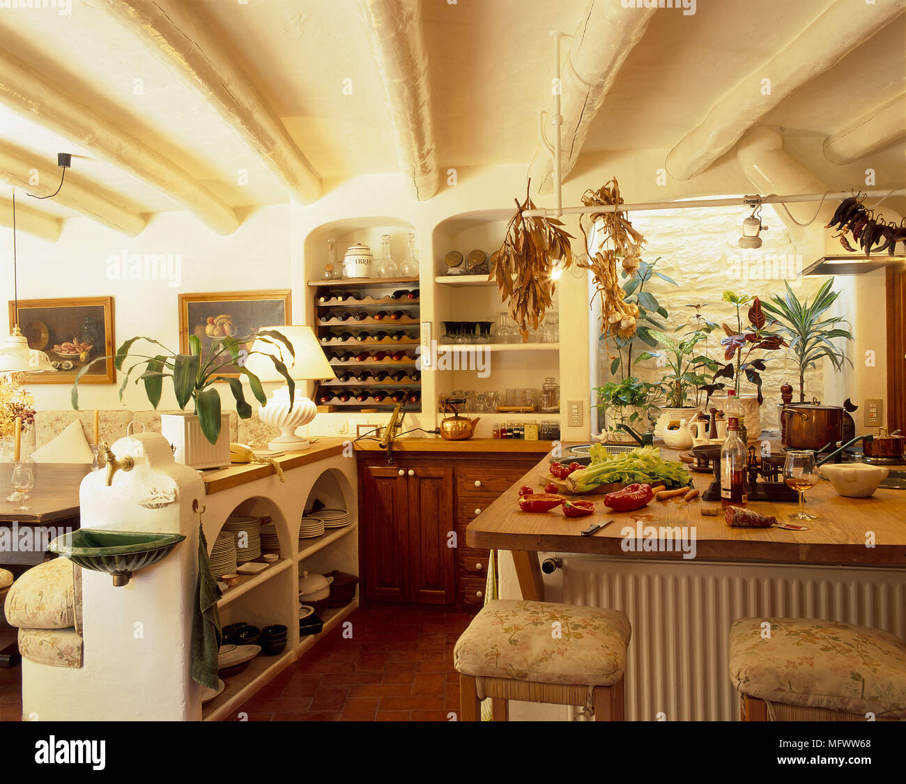 Cluttered tables hi-res stock photography and images - Alamy