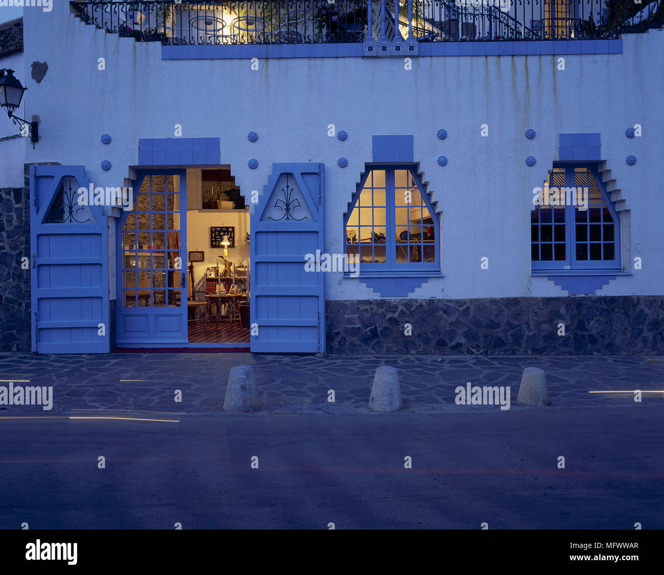 Blue and white painted buildings hi-res stock photography and images ...