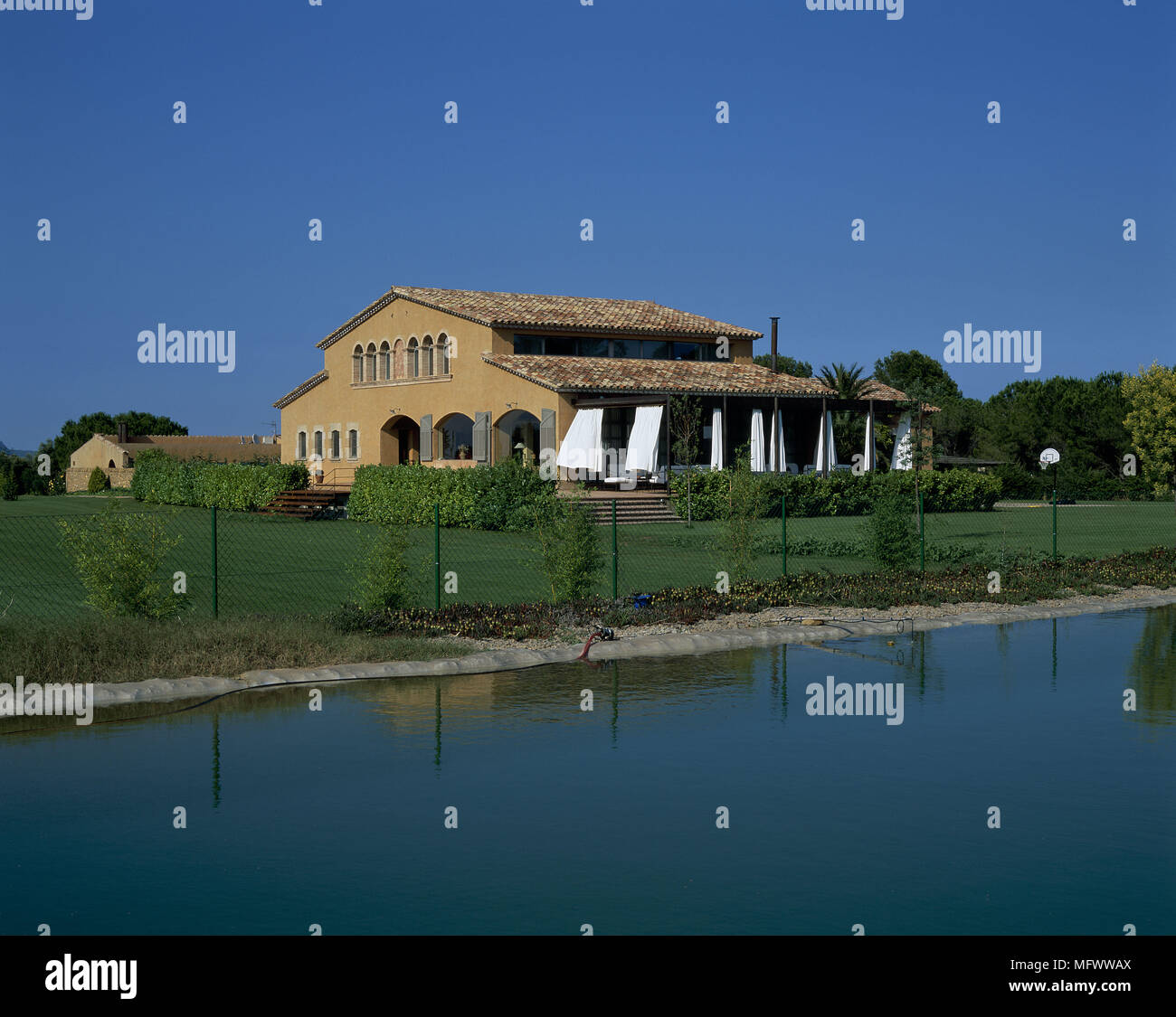 Well Maintained Homes Stock Photos & Well Maintained Homes Stock Images ...