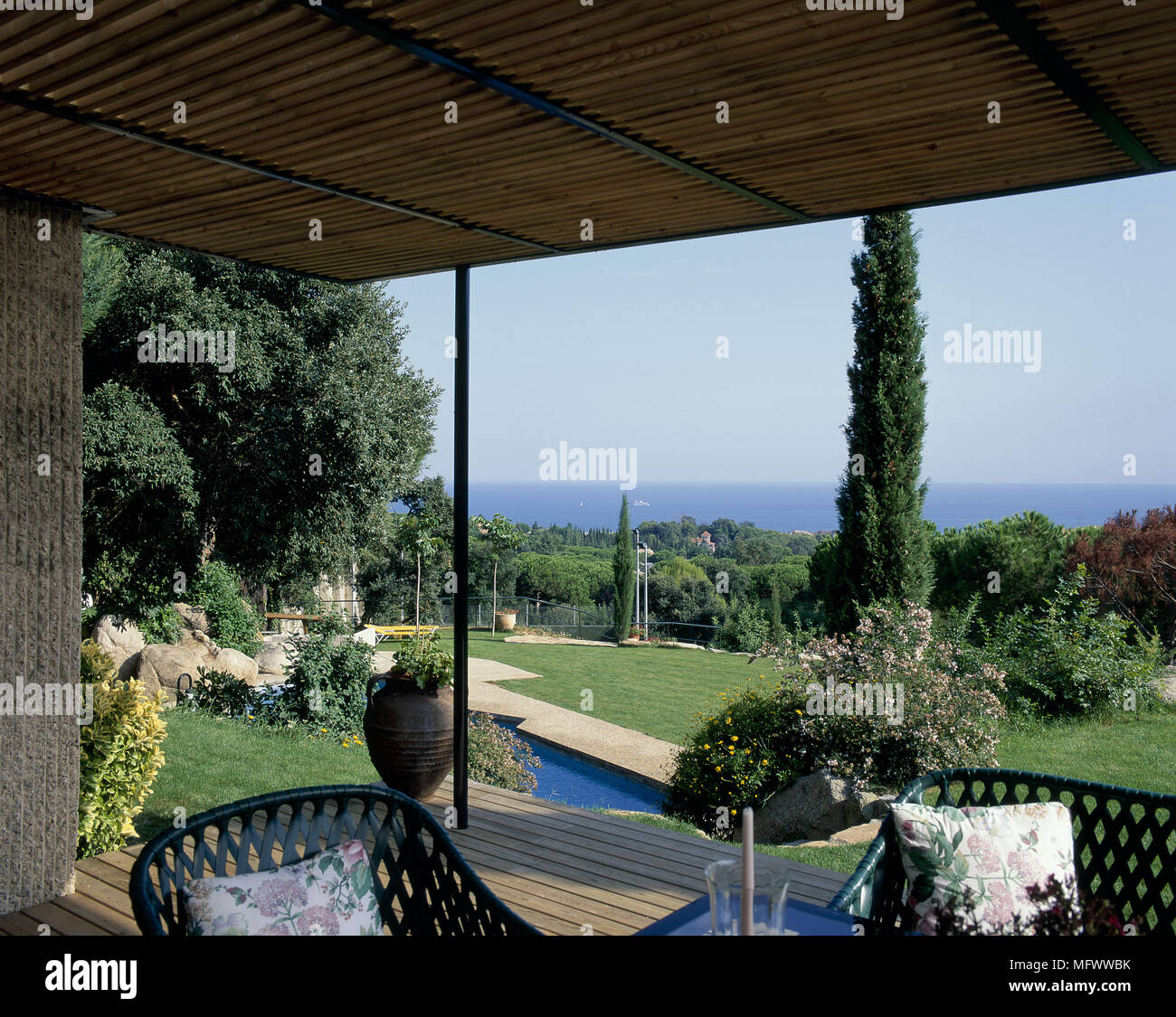 Overlooking lawns hi-res stock photography and images - Alamy