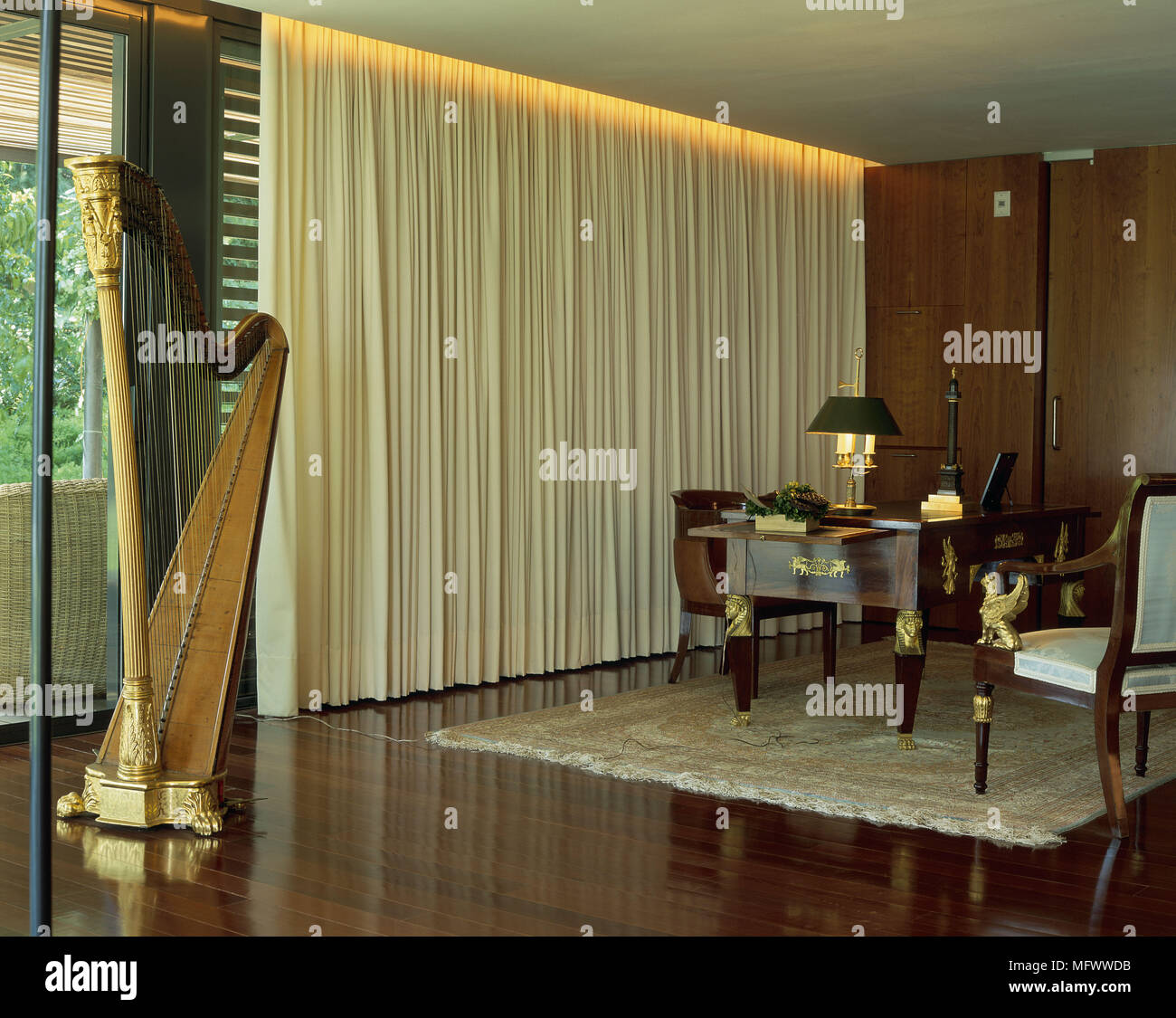 Contemporary music instruments hi-res stock photography and images - Alamy