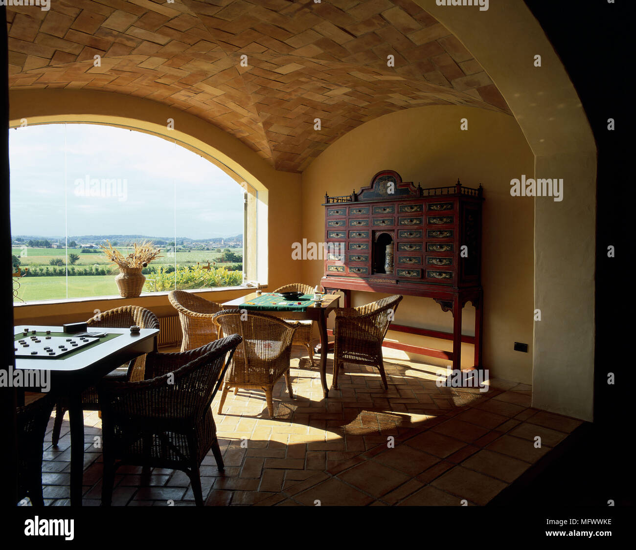 Well arranged tables hi-res stock photography and images - Alamy