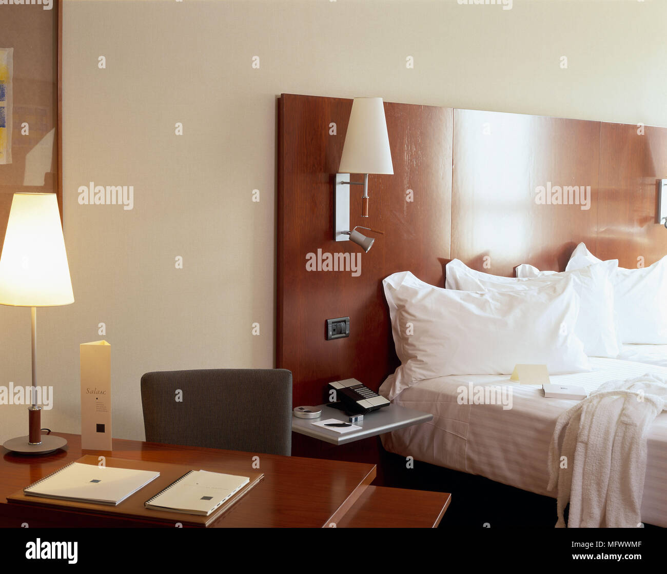 Well lit rooms hi-res stock photography and images - Alamy