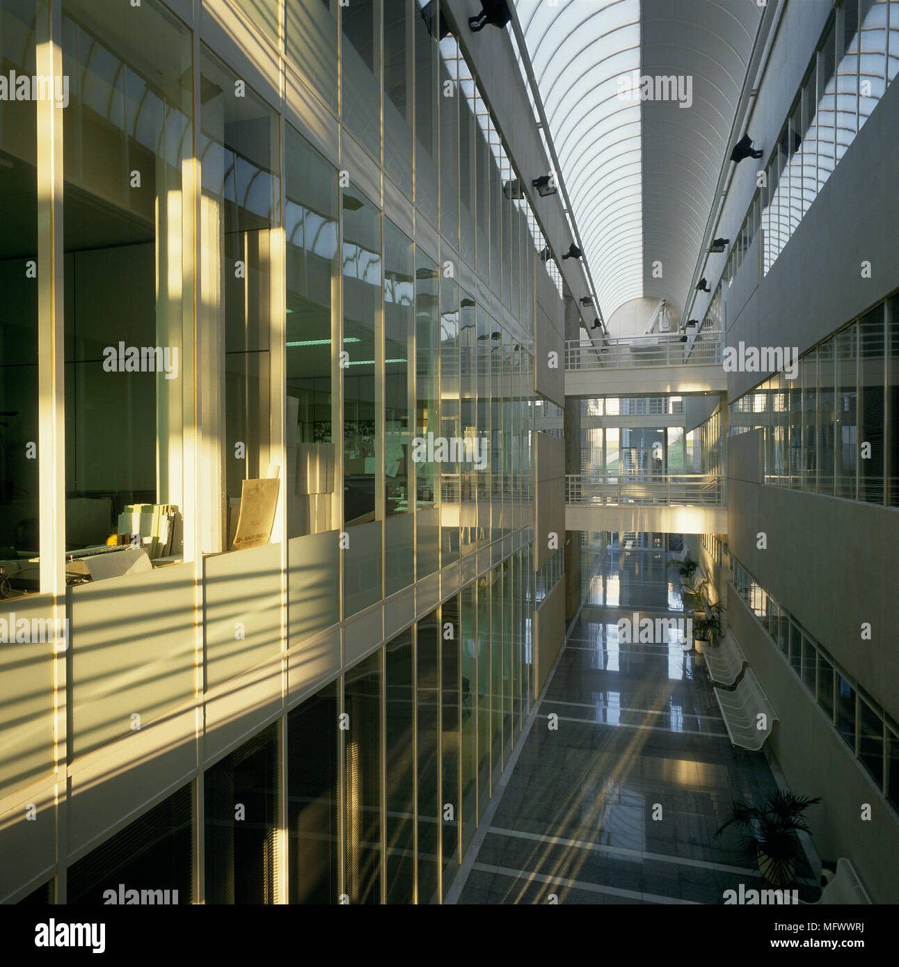 Building atriums hi-res stock photography and images - Alamy