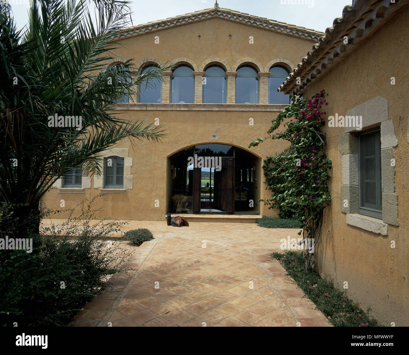 View of an elegant architectural building Stock Photo - Alamy