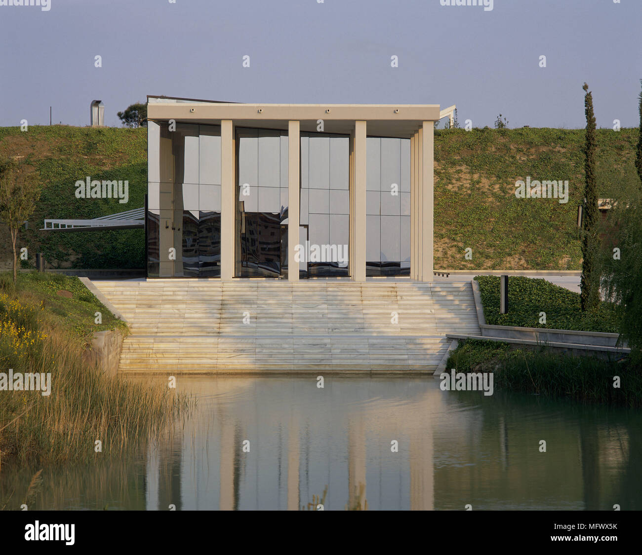 In front of ponds hi-res stock photography and images - Alamy