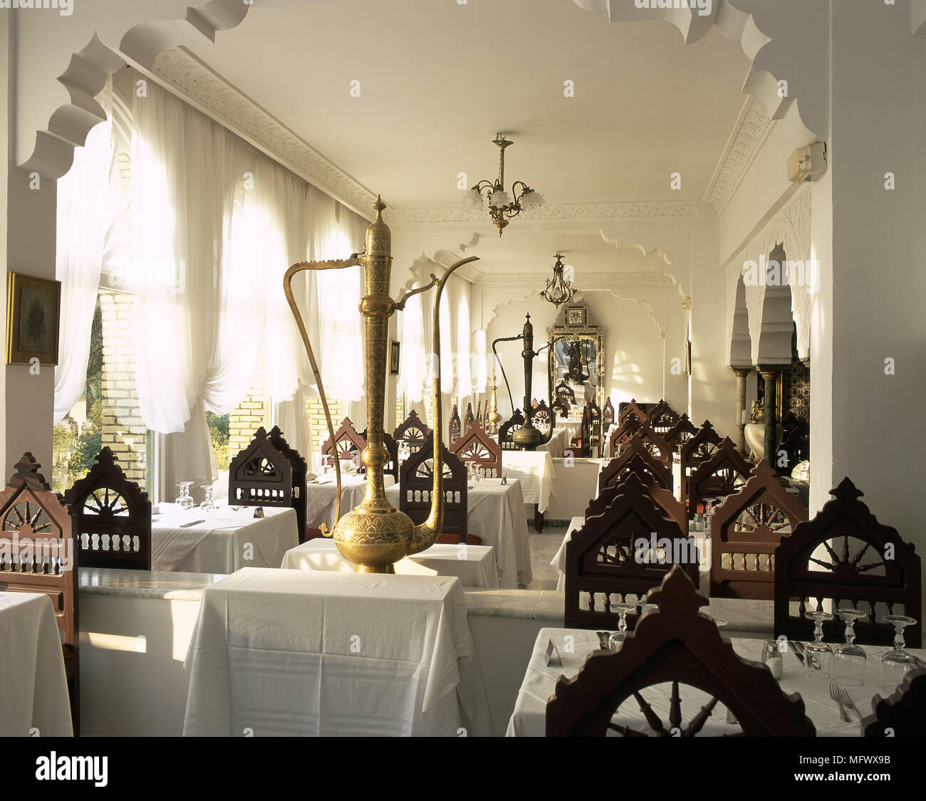 Dining halls hi-res stock photography and images - Alamy