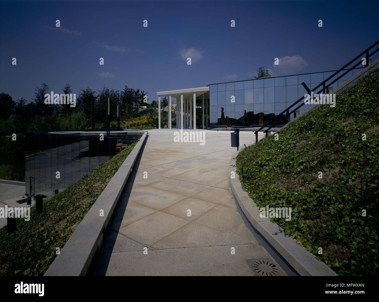 Landscaping structures hi-res stock photography and images - Alamy