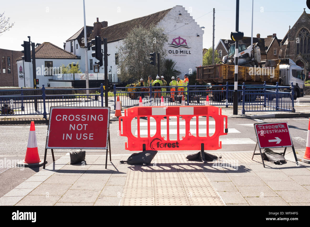 April 2018 - Pedestrian crossing closed for roadwork, with chapter 8 ...