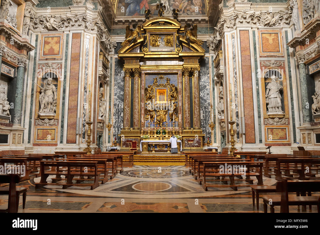 Santa maria maggiore rome interior hi-res stock photography and images ...
