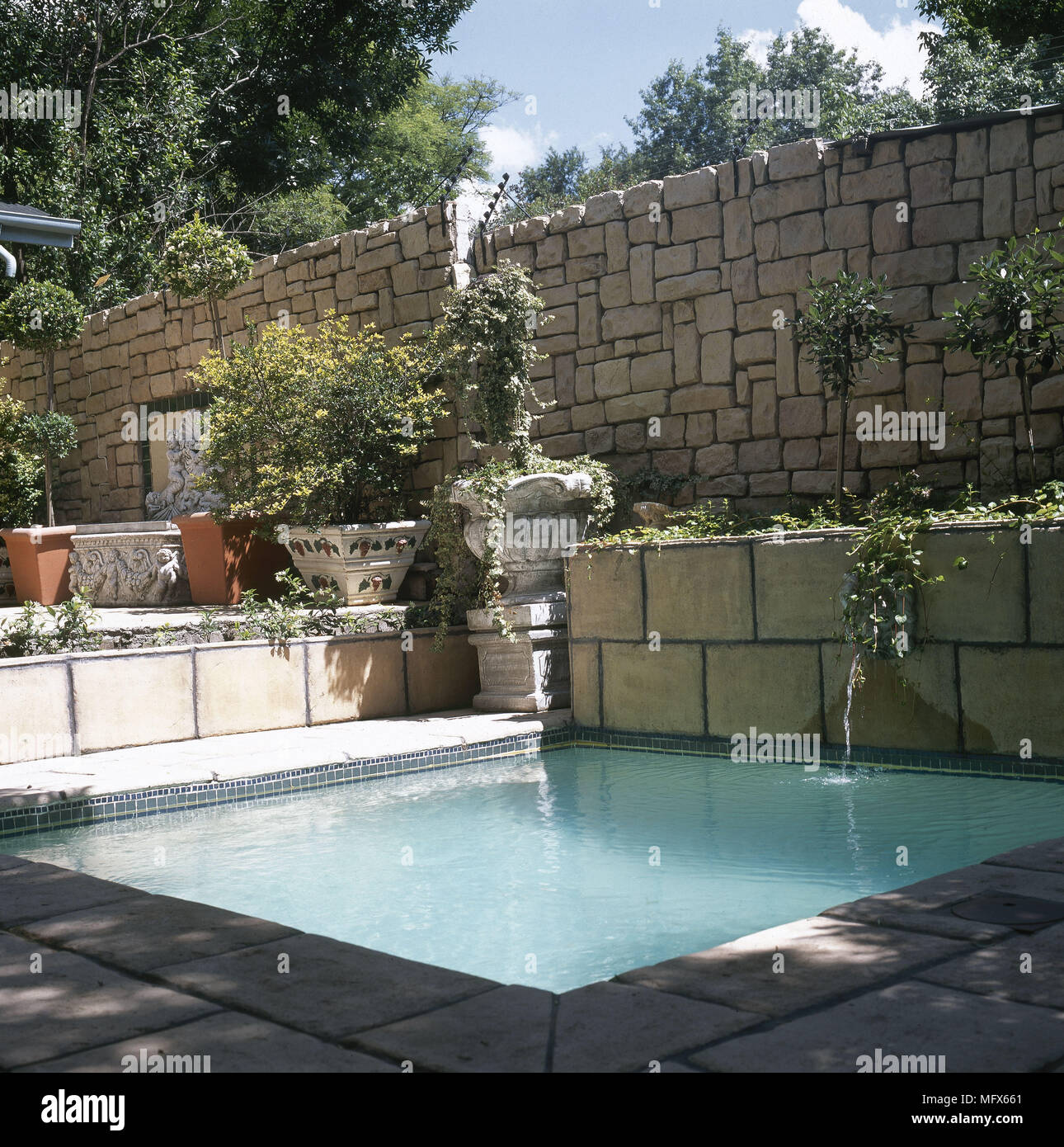 Planters stone wall hi-res stock photography and images - Alamy