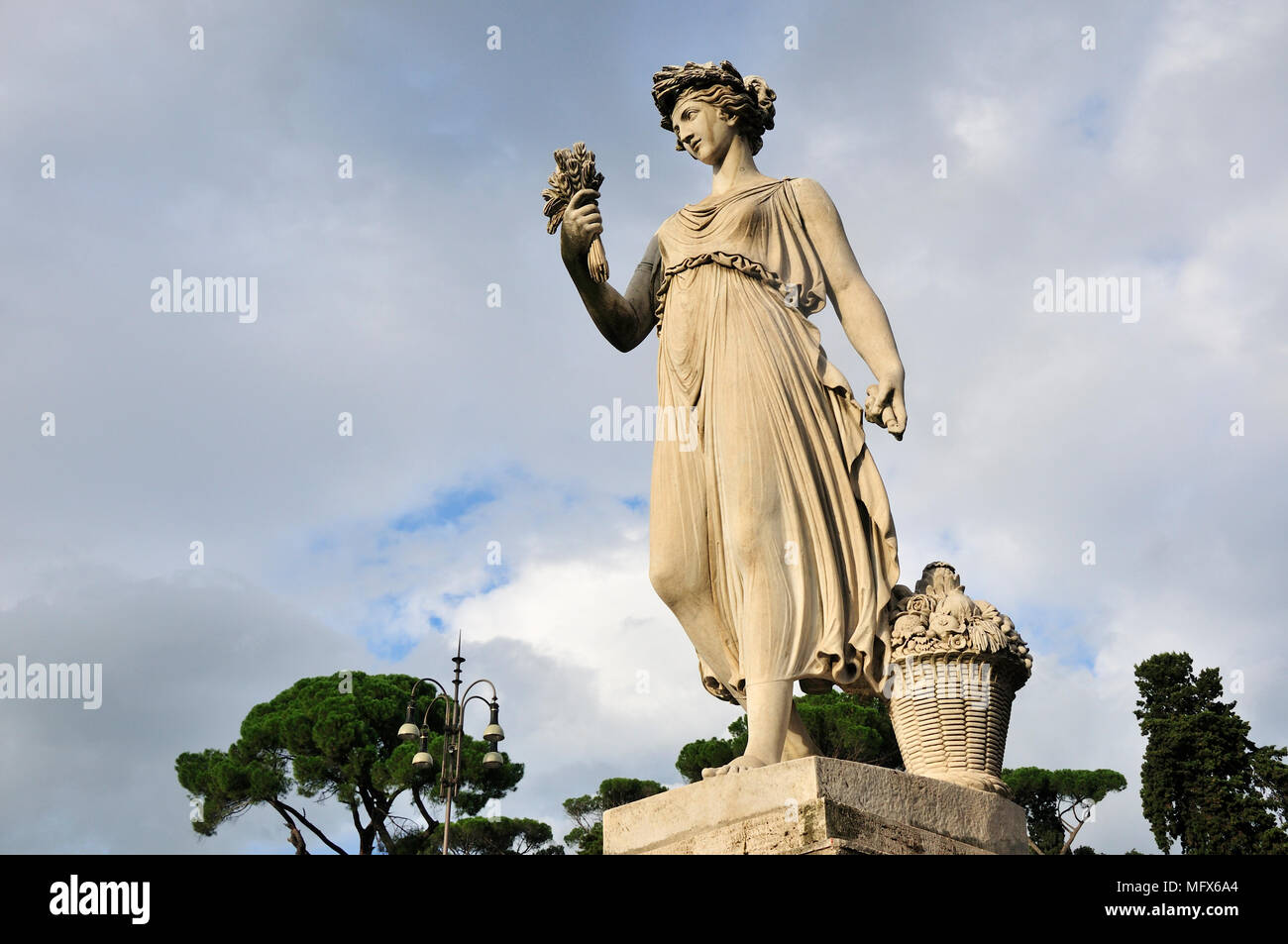 Goddess of Abundance. Piazza del Popolo, Rome. Italy Stock Photo - Alamy