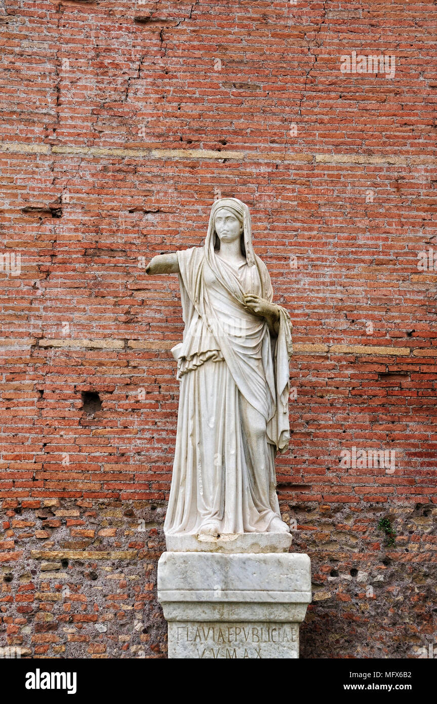 House of the vestal virgins hi-res stock photography and images - Alamy