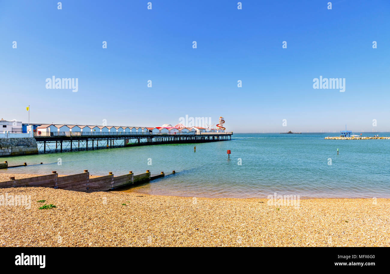Promenade beach seaside sea pier hi-res stock photography and images ...