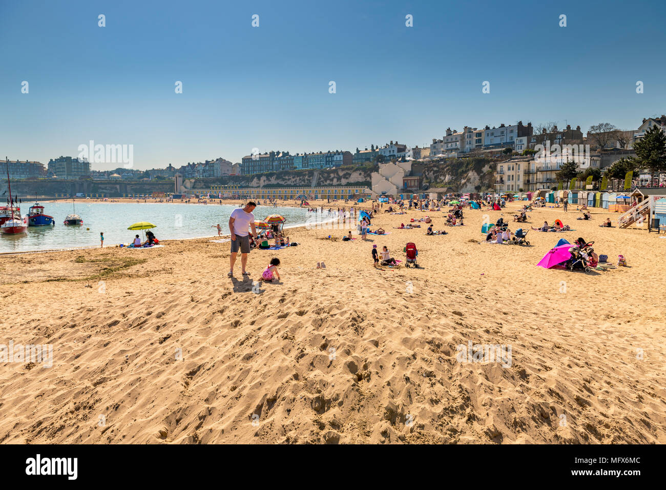 Very hot sunny day hi-res stock photography and images - Alamy