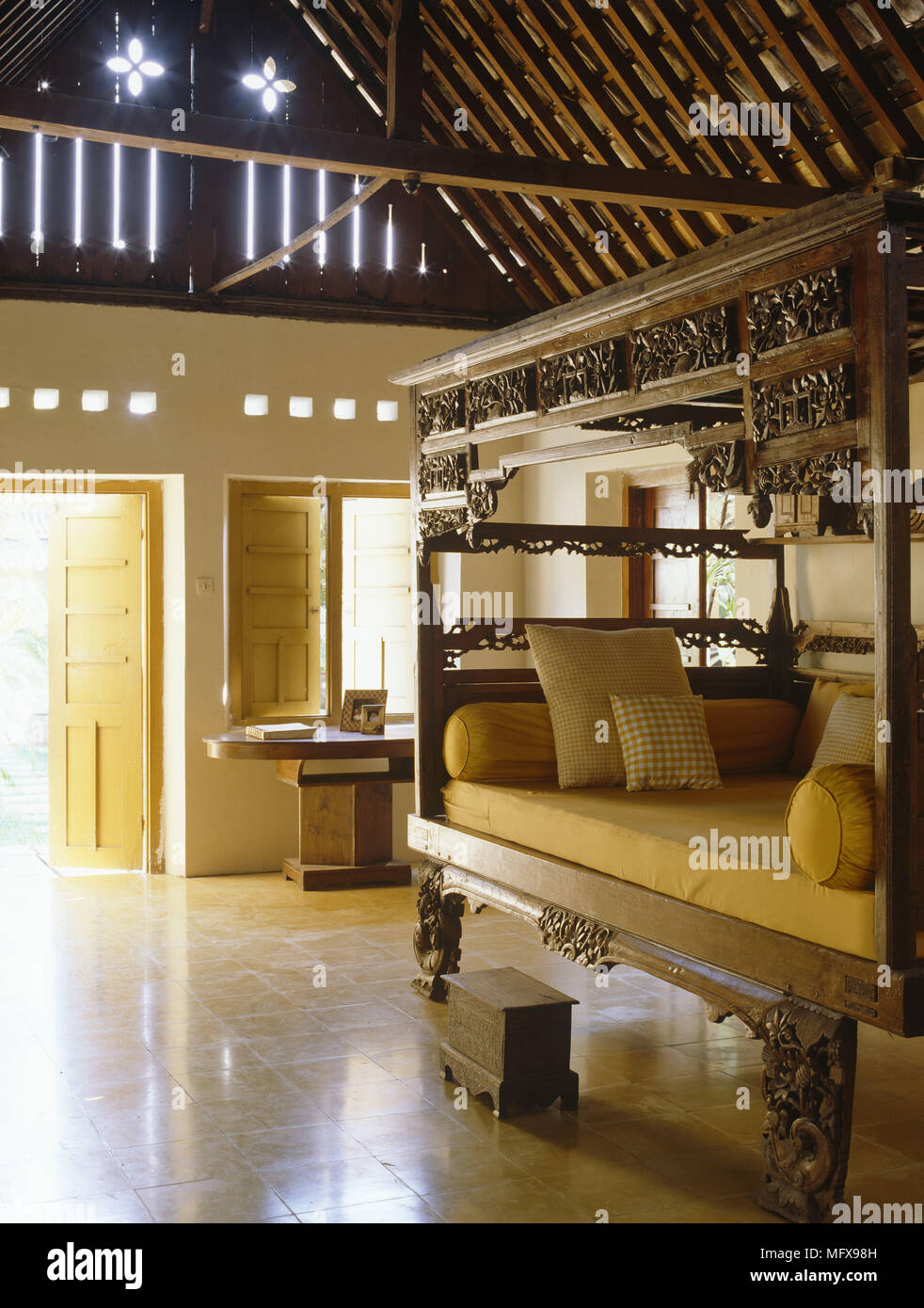 Timber ceiling hi-res stock photography and images - Alamy