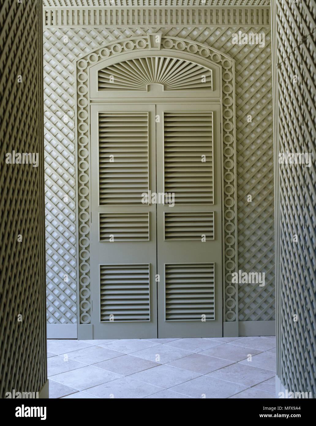 Trellis door hi-res stock photography and images - Alamy