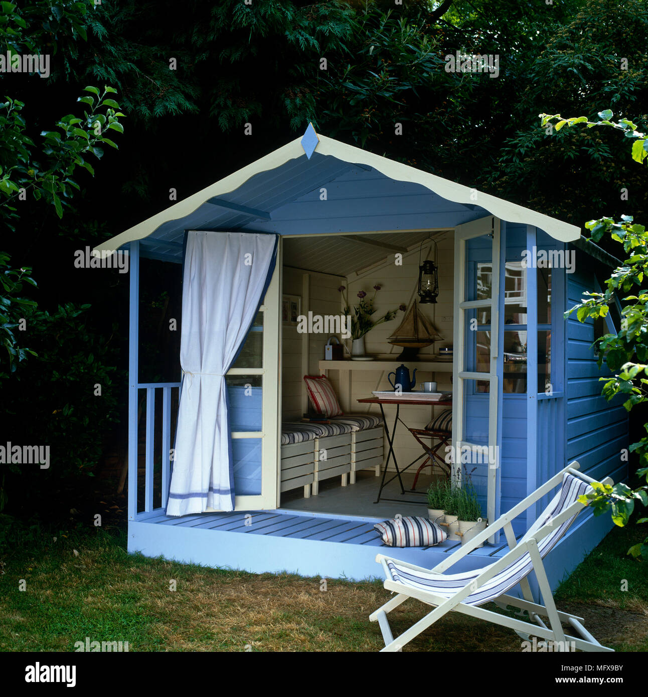 Blue painted summer house in garden setting Stock Photo - Alamy