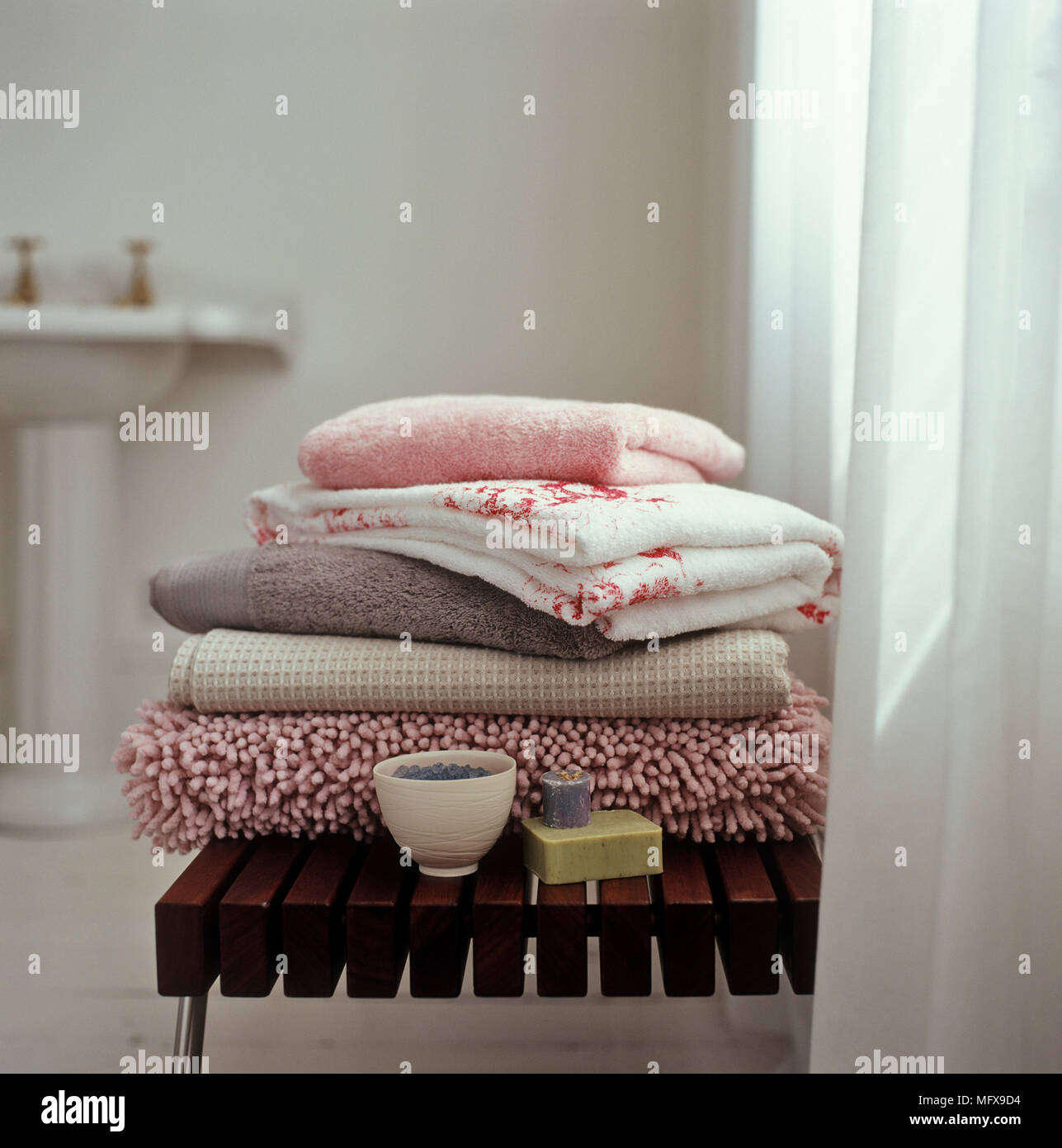 Bathmat hi-res stock photography and images - Alamy