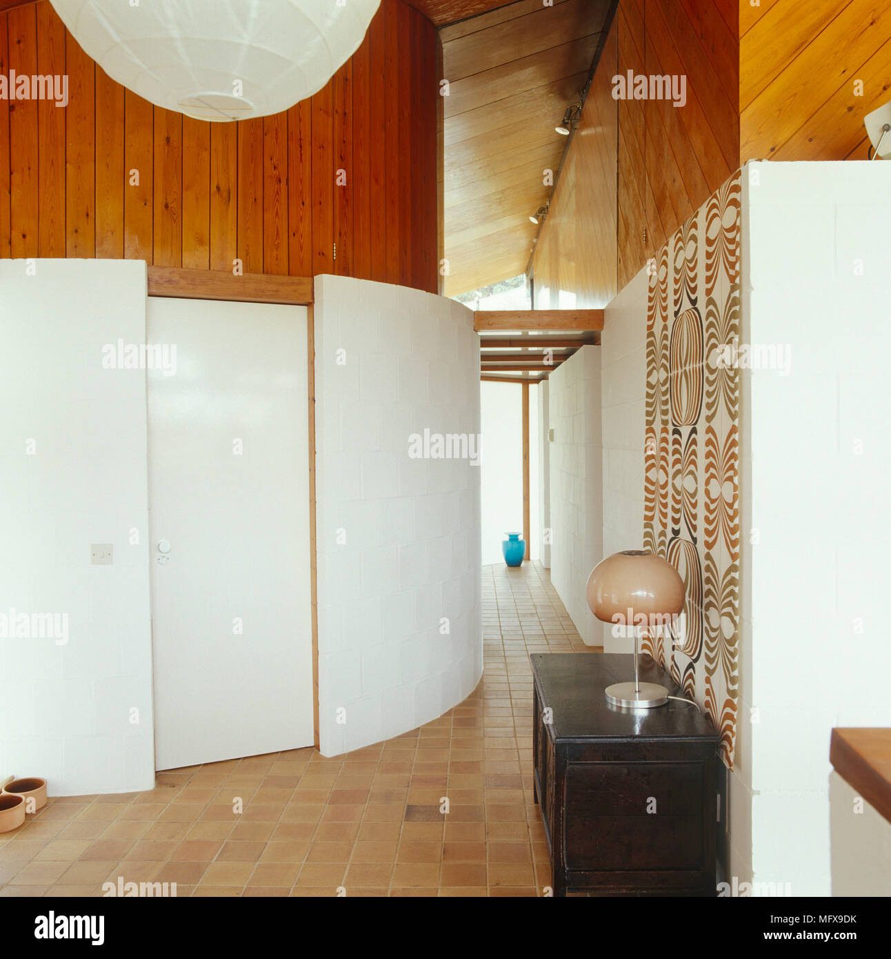 Curving wall hi-res stock photography and images - Alamy