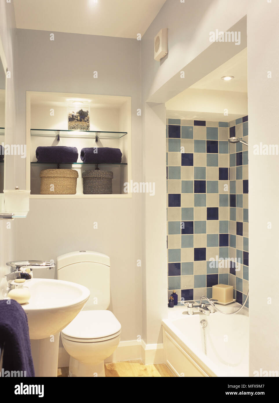 Shower recess hi-res stock photography and images - Alamy