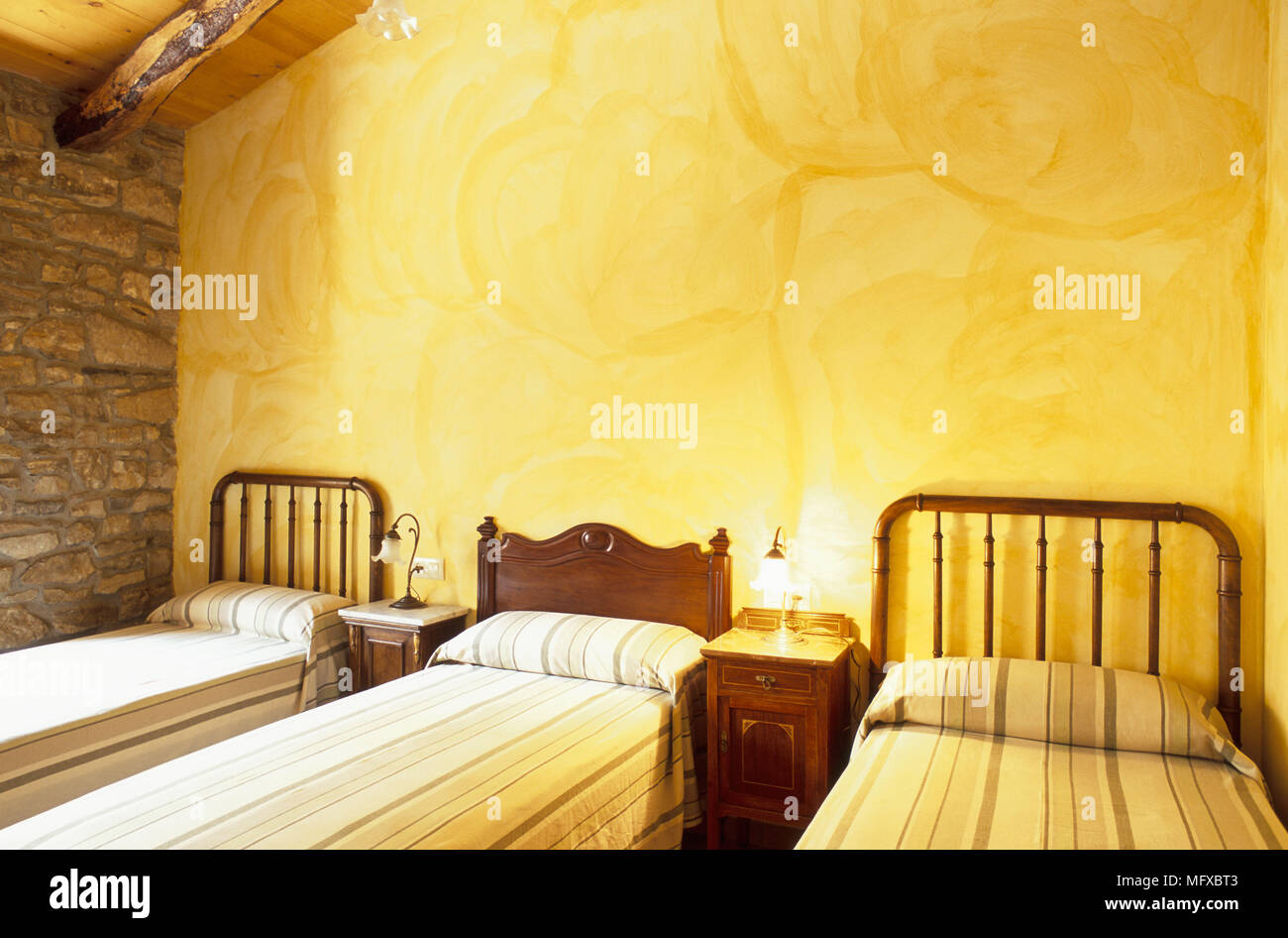 Single dwellings hi-res stock photography and images - Alamy