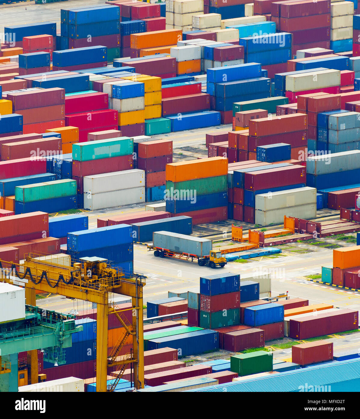 Shipping containers truck lorry hi-res stock photography and images - Alamy