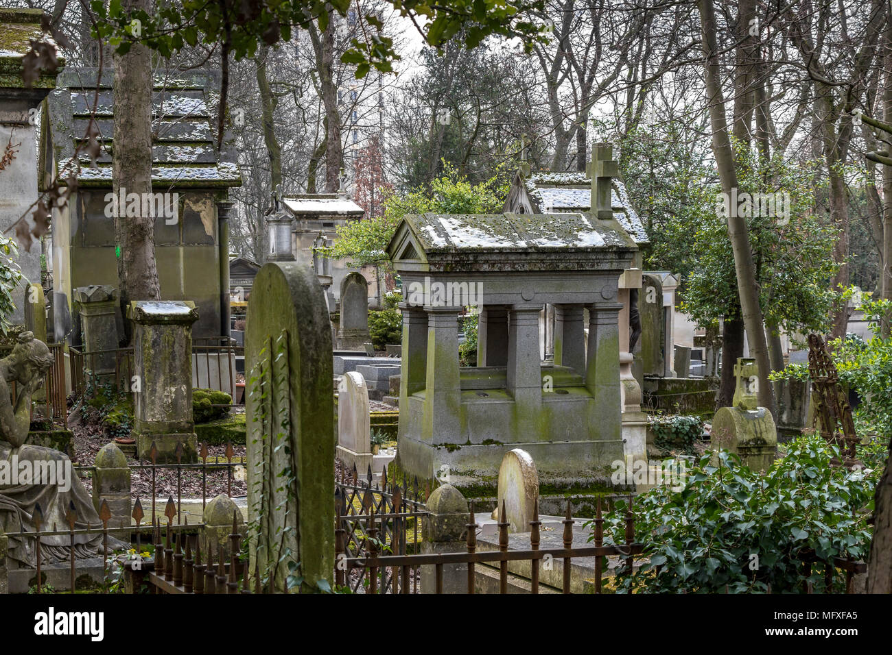 Père Lachaise Cemetery, the largest cemetery in Paris, located in the ...