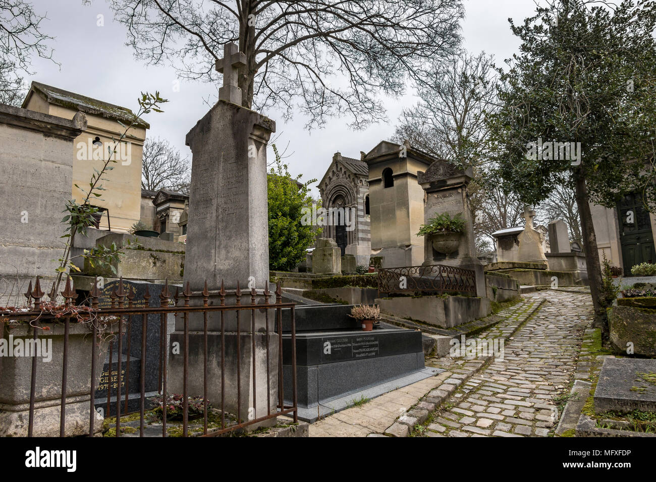 Père Lachaise Cemetery, the largest cemetery in Paris, located in the ...