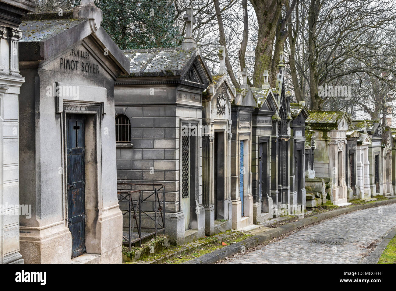 Père Lachaise Cemetery, the largest cemetery in Paris, located in the ...