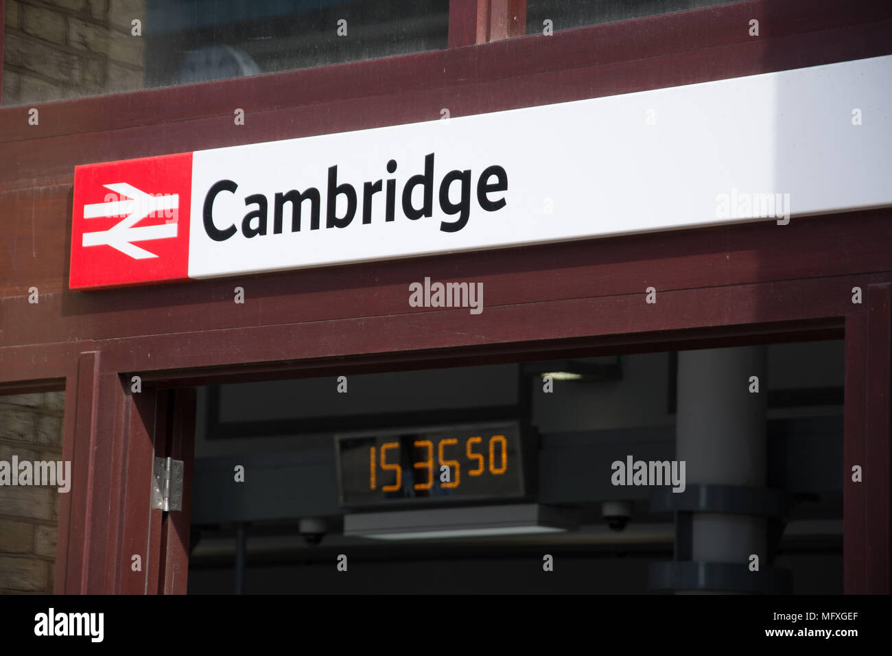 Signage at Cambridge Railway station Stock Photo - Alamy