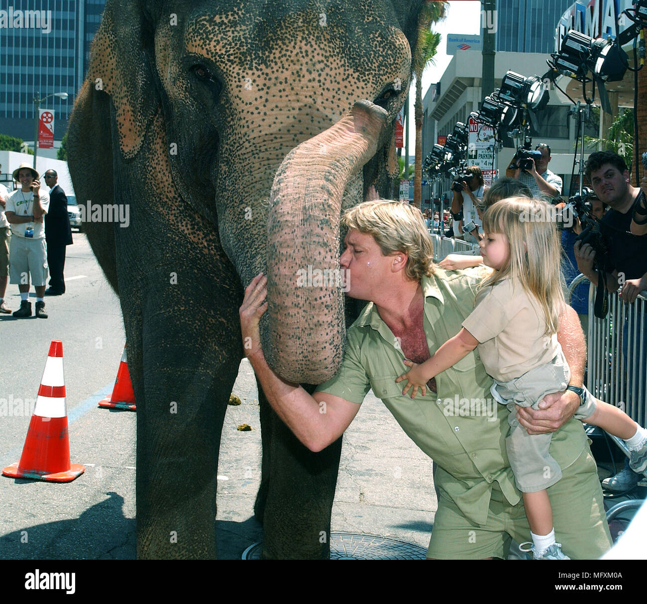 Steve Irwin with daughter Bindi arriving at the premiere " Crocodile ...