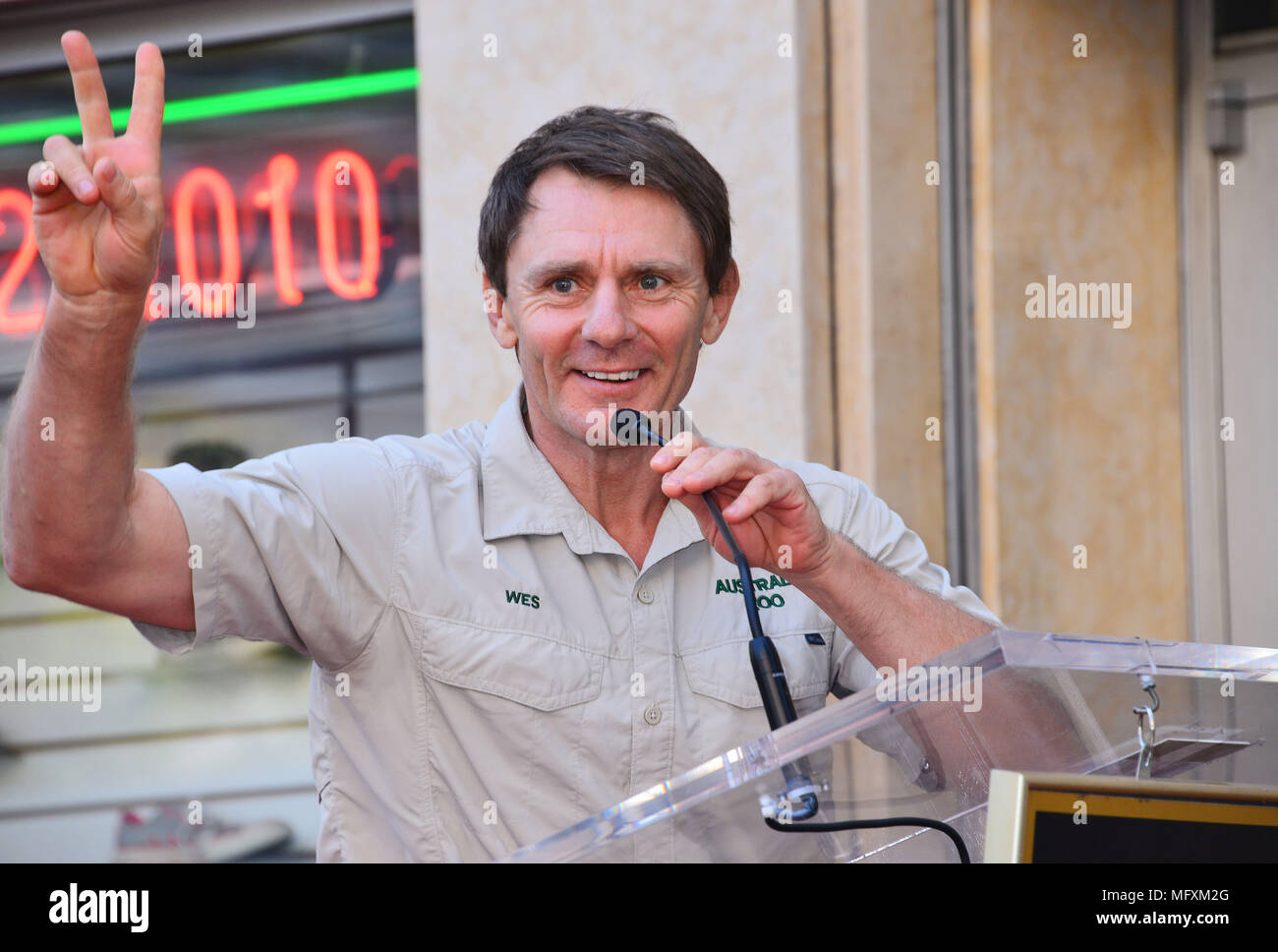 Steve Irwin star - 021 Wes Mannion Terri Irwin, Bindi Irwin and Robert ...