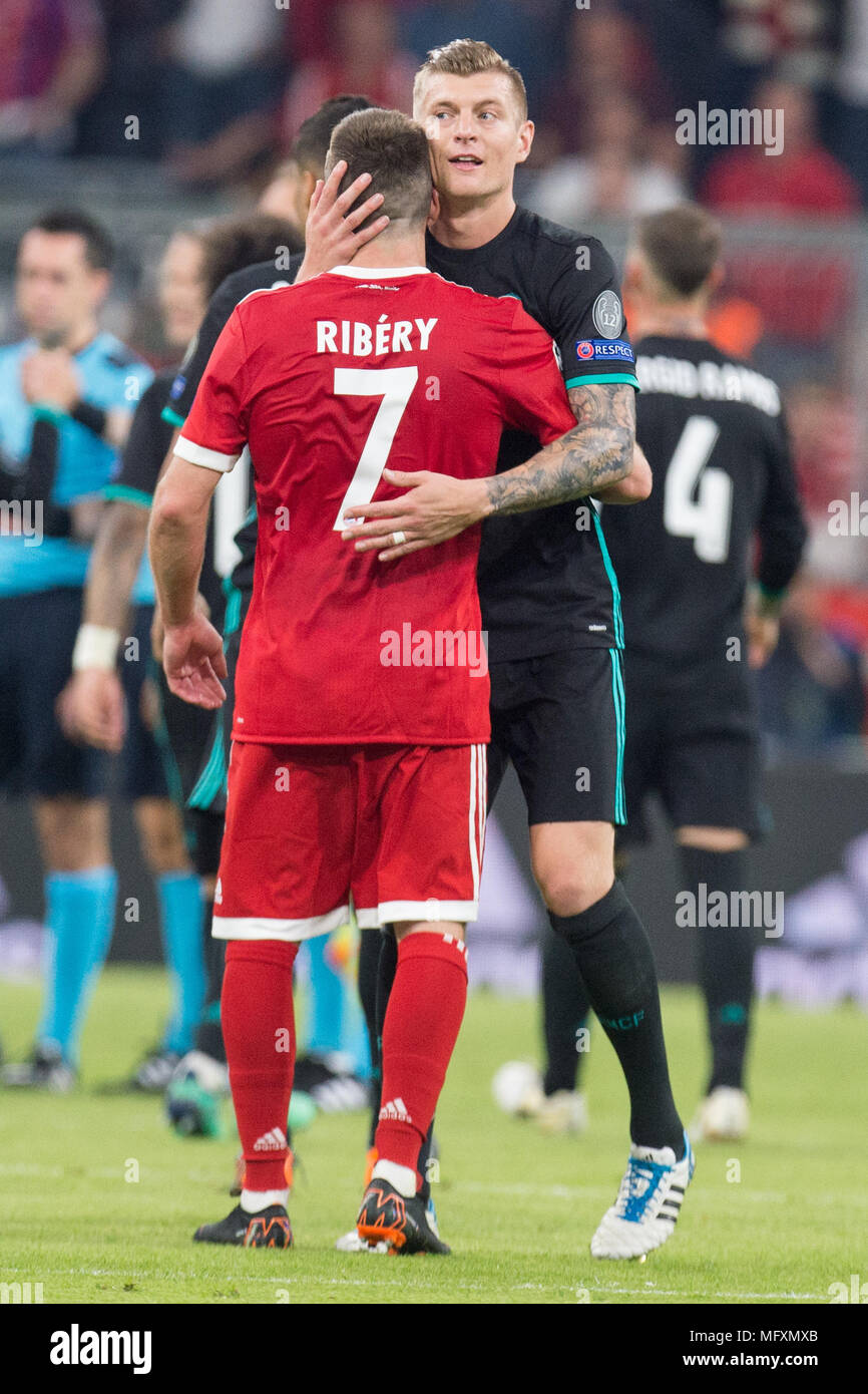 Munich, Deutschland. 25th Apr, 2018. Franck RIBERY (left, M) is hugged ...