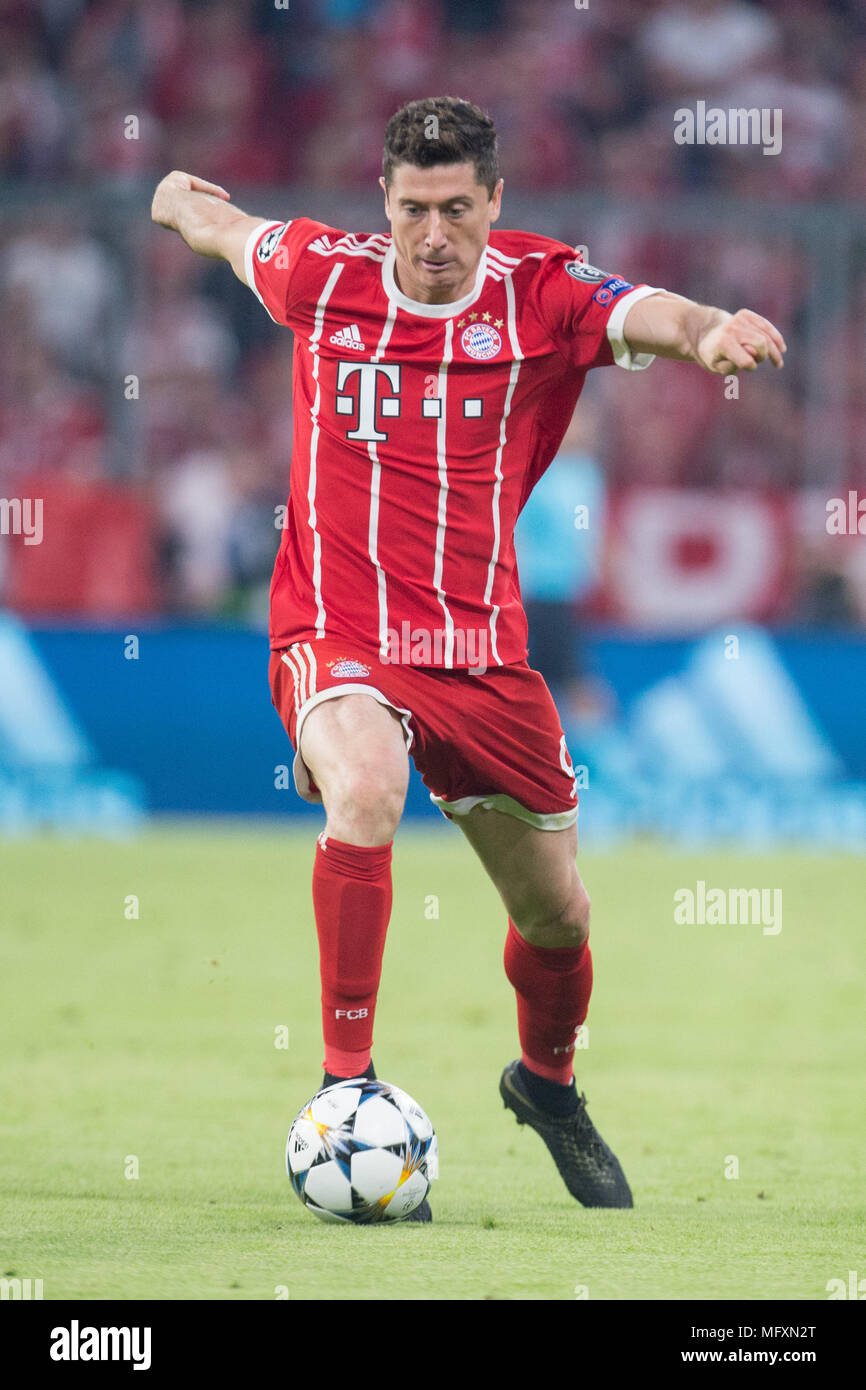 Munich, Deutschland. 25th Apr, 2018. Robert LEWANDOWSKI (M) with Ball ...