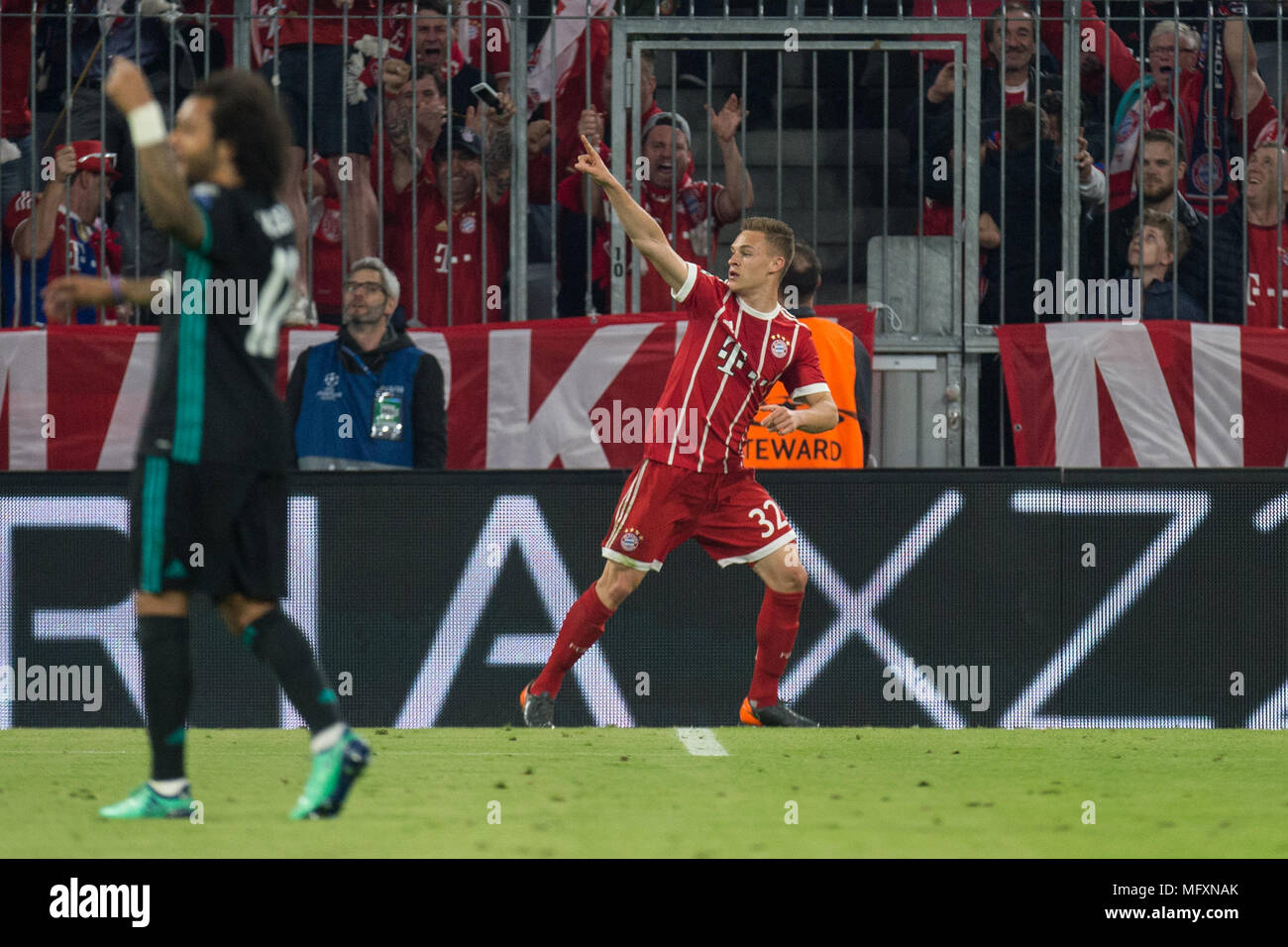 Munich, Deutschland. 26th Apr, 2018. goalkeeper Joshua KIMMICH (M ...