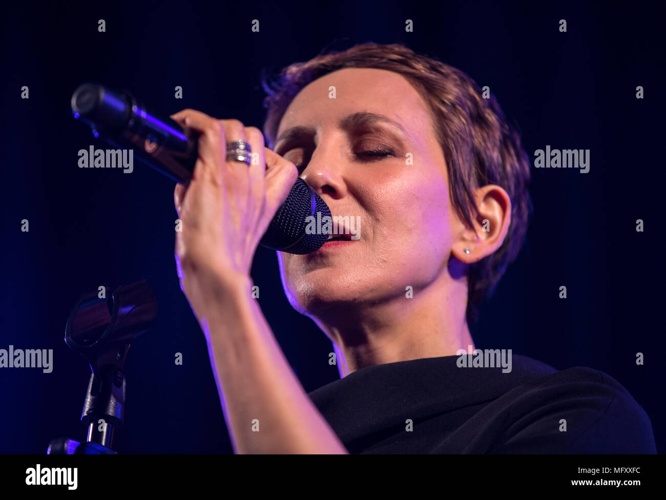 Stacey kent hi-res stock photography and images - Alamy