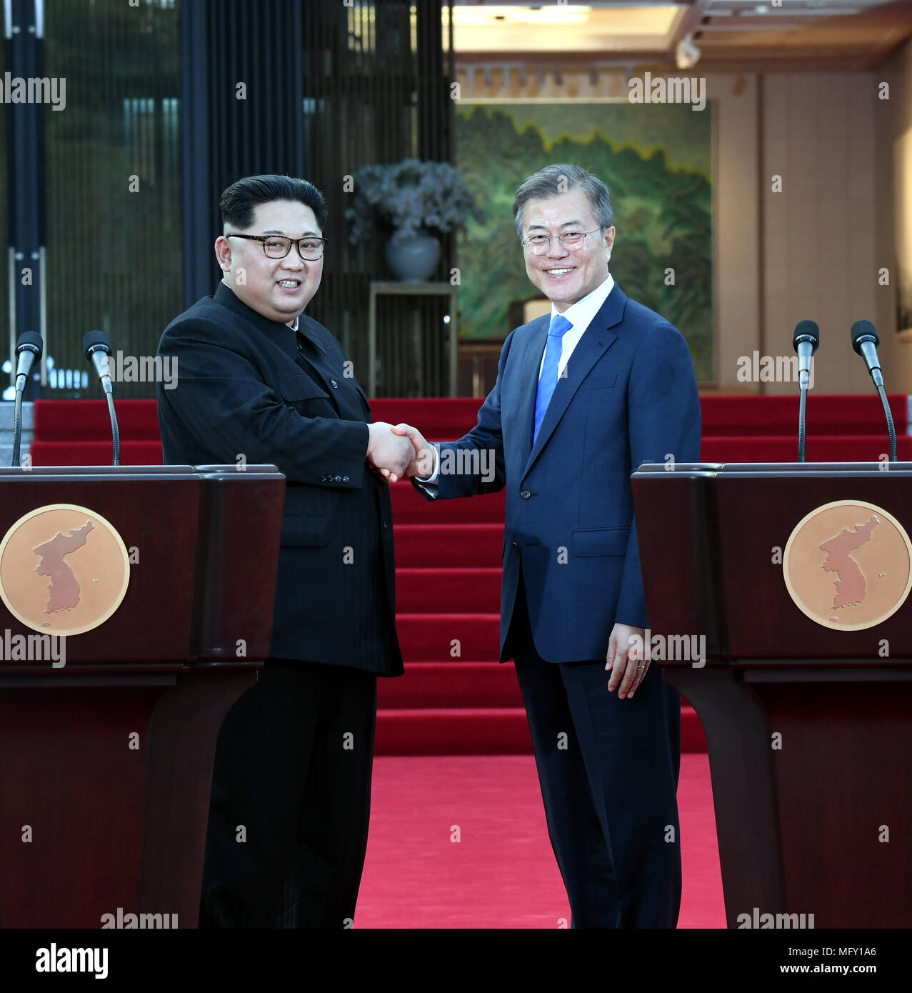 Panmunjom. 27th Apr, 2018. Inter-Korean summit South Korean President ...