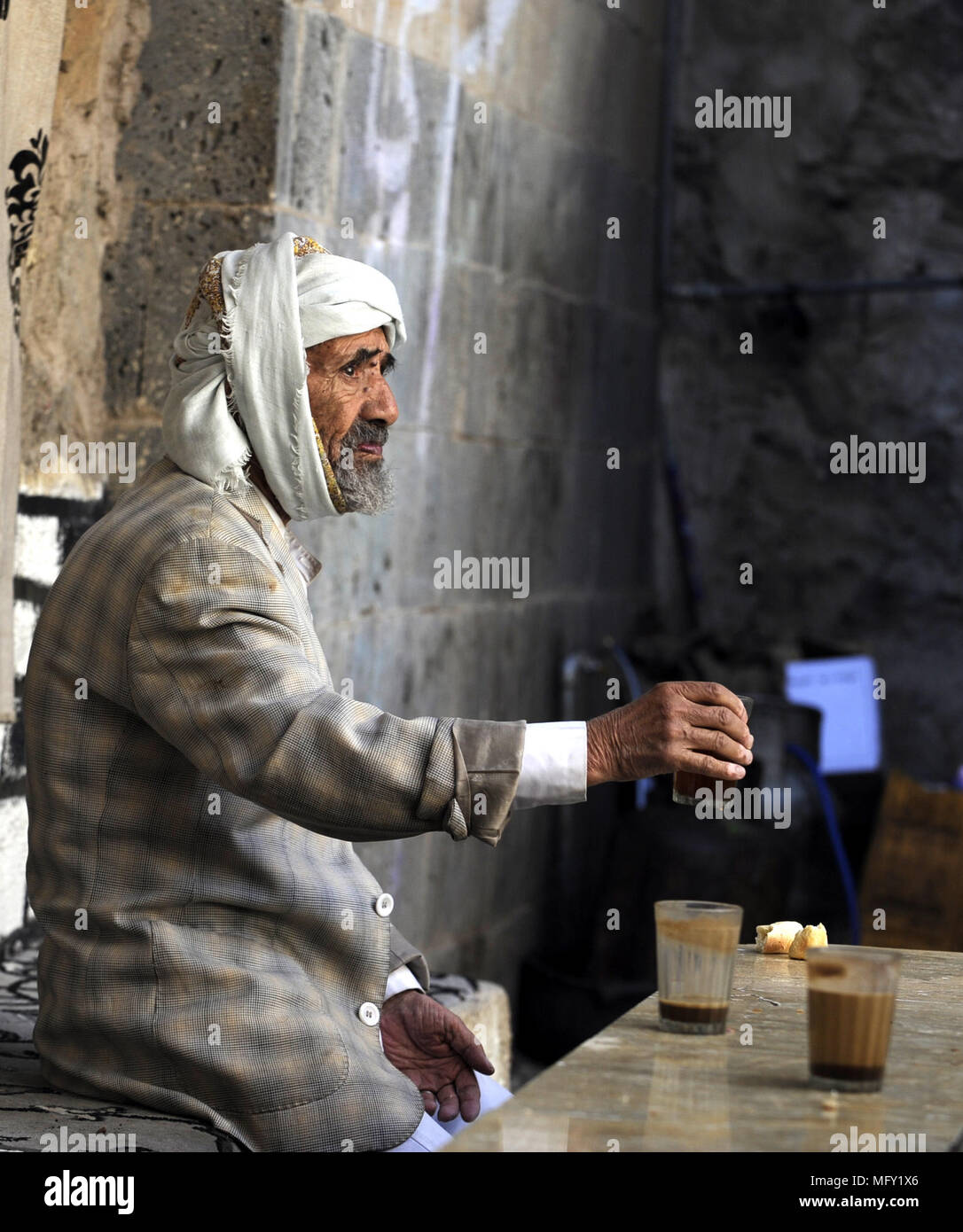 Sanaa. 27th Apr, 2018. A man drinks a coffee at a popular cafe in the ...